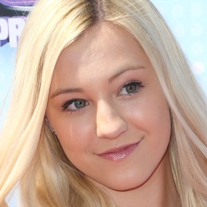 5 Things to Know About Heather Locklear's Model Daughter - ZergNet