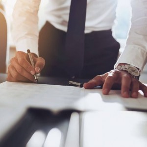 25 Money Experts Share the Best Way to Invest $1,000 - ZergNet