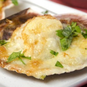 Simple Cheese-Baked Scallops Anyone Can Make - ZergNet