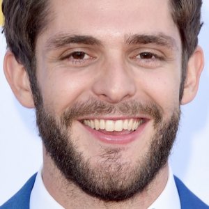 Country Singer Thomas Rhett Shares Photo of Adopted Daughter - ZergNet