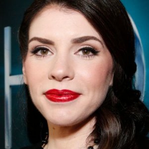 'Twilight' Creator's New Series Gets Picked Up at Starz - ZergNet