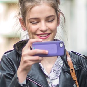 9 Totally Plausible Reasons He's Not Texting Back - ZergNet