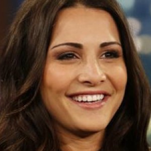 Andi Hands Out Her Final Rose on 'The Bachelorette' - ZergNet