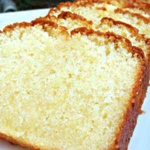 How to Make a Supremely Moist Vanilla Pound Cake - ZergNet