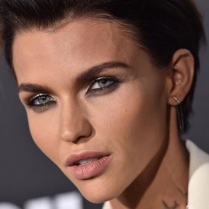 Ruby Rose Wigs Out in First Official Photo as Batwoman - ZergNet