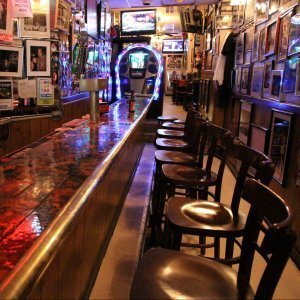 10 Reasons Why Dive Bars Are the Best Bars - ZergNet