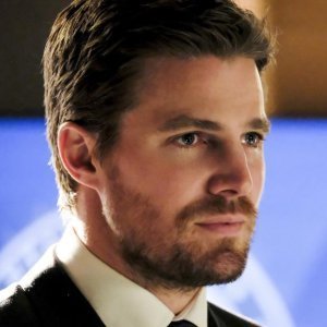 How The Arrowverse Finally Found Its Bruce Wayne - ZergNet