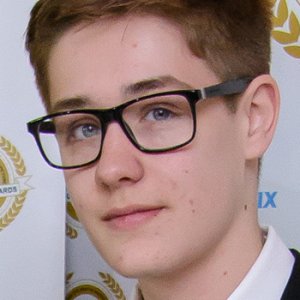 Archie Lyndhurst, 'So Awkward' Star, Dead at 19 - ZergNet