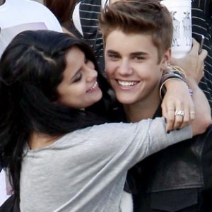 Selena Gomez + Justin Bieber Are Back Together? - ZergNet