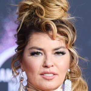 Twain Looks Completely Unrecognizable In Stunning Makeover - ZergNet