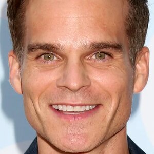 Greg Rikaart Provides BTS Fun From Young & Restless Photoshoot - ZergNet