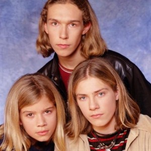 What the Hanson Boys Look Like 20 Years Later - ZergNet
