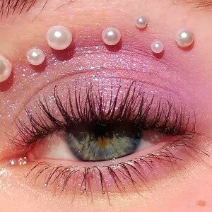 Pearl Eyebrows Are The Ultra Feminine Trend - ZergNet