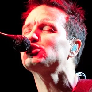 Here's What Most Musicians Do After A Concert - ZergNet