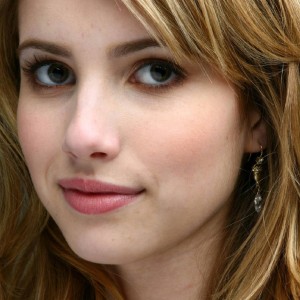 Emma Roberts & James Franco's Controversial Kiss - ZergNet